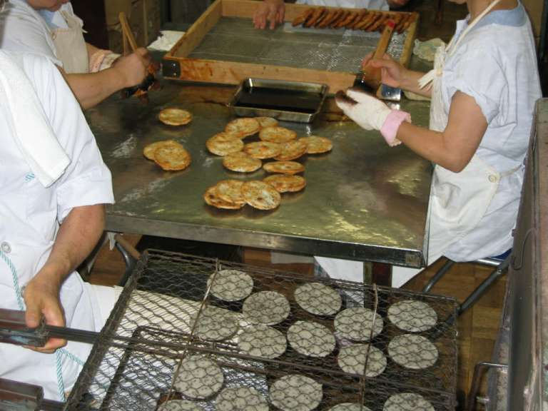 Japanese Rice Crackers/ Senbei (煎餅)-The Basics | SHIZUOKA GOURMET